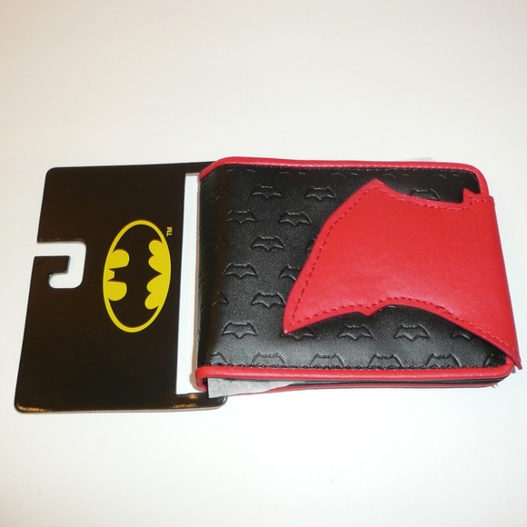 Concept One | Bags | Batman Bifold Wallet Snaps To Lock Close Dc Comics ...